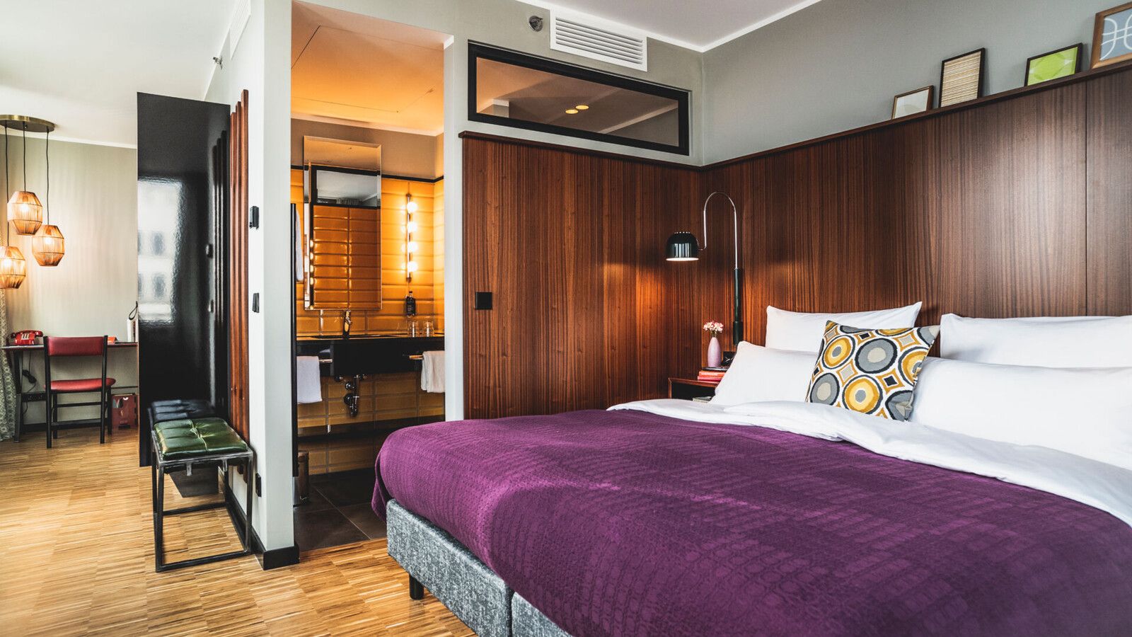 Zimmer & Studios – HENRI Hotel Düsseldorf | HENRI Hotels